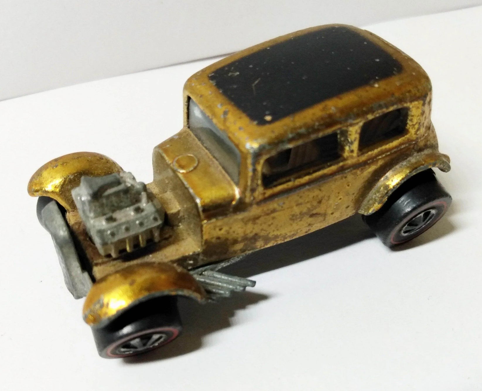 Hot Wheels Redline 6250 Classic '32 Ford Vicky Gold USA 1968 – TulipStuff