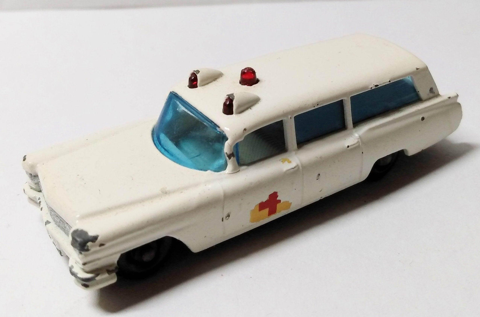 Ambulancia Cadillac Lesney Matchbox 54 S&S 1965 Inglaterra – TulipStuff